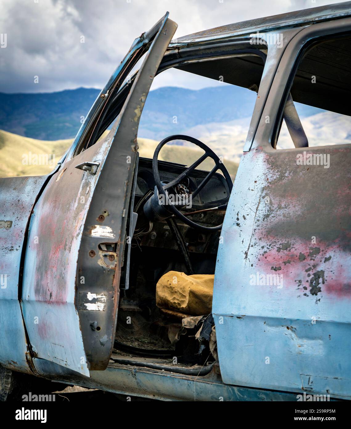 Accident crash worn hi-res stock photography and images - Alamy