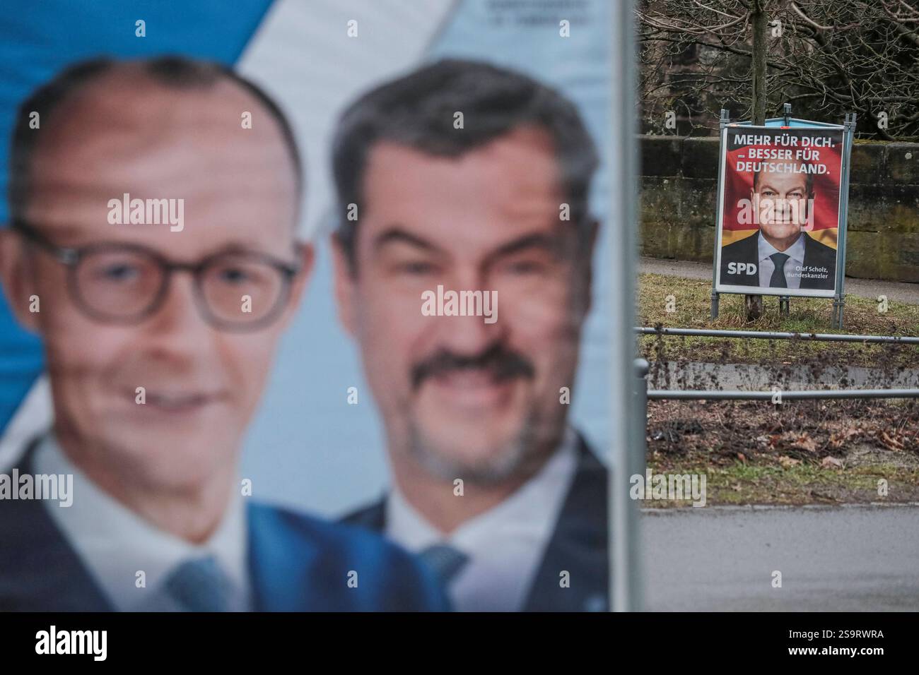 27.01.2025, Wahlplakate, Nürnberg: Wahlplakate zur Bundestagswahl 2025 ...