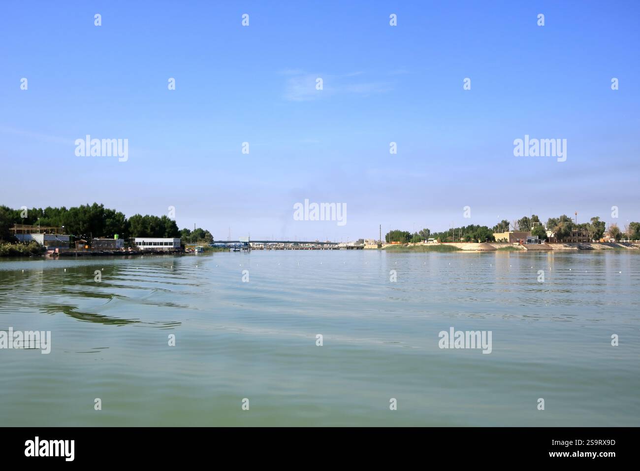Euphrates river at the Euphrates and Tigris confluence, Shatt al-Arab ...