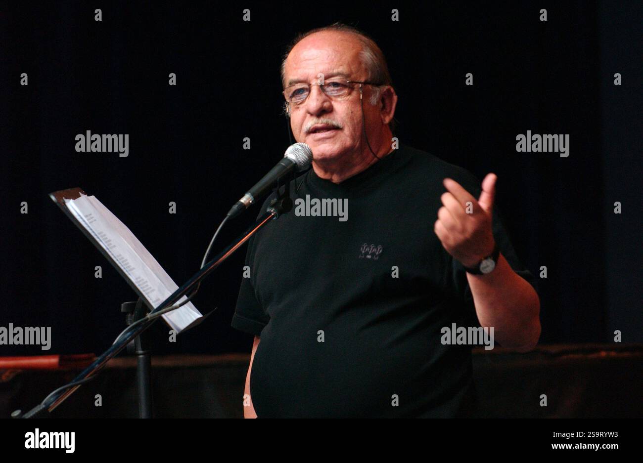 Milan Italy 21/09/2004 :Nanni Svampa, Italian singer, during the live ...