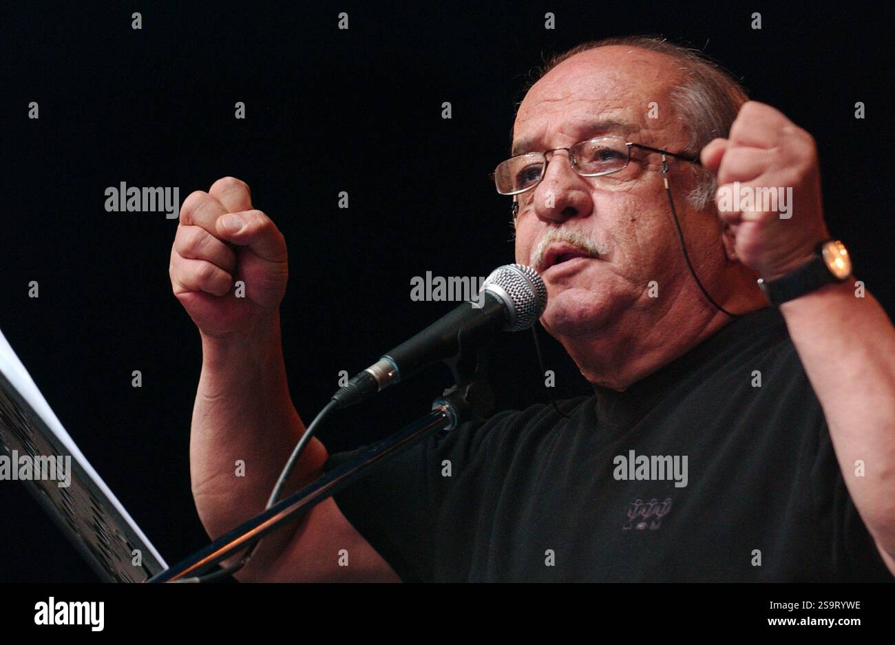 Milan Italy 21/09/2004 :Nanni Svampa, Italian singer, during the live ...