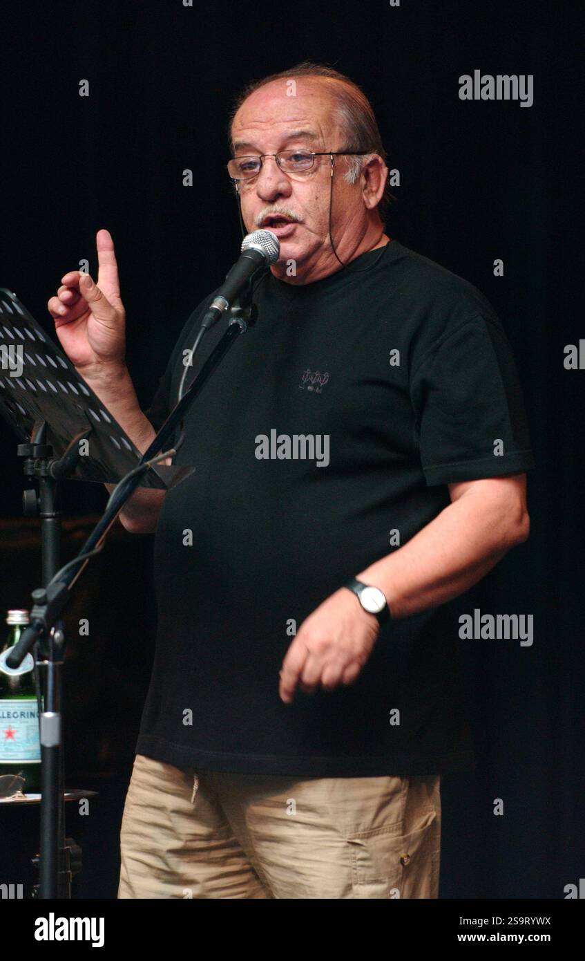 Milan Italy 21/09/2004 :Nanni Svampa, Italian singer, during the live ...