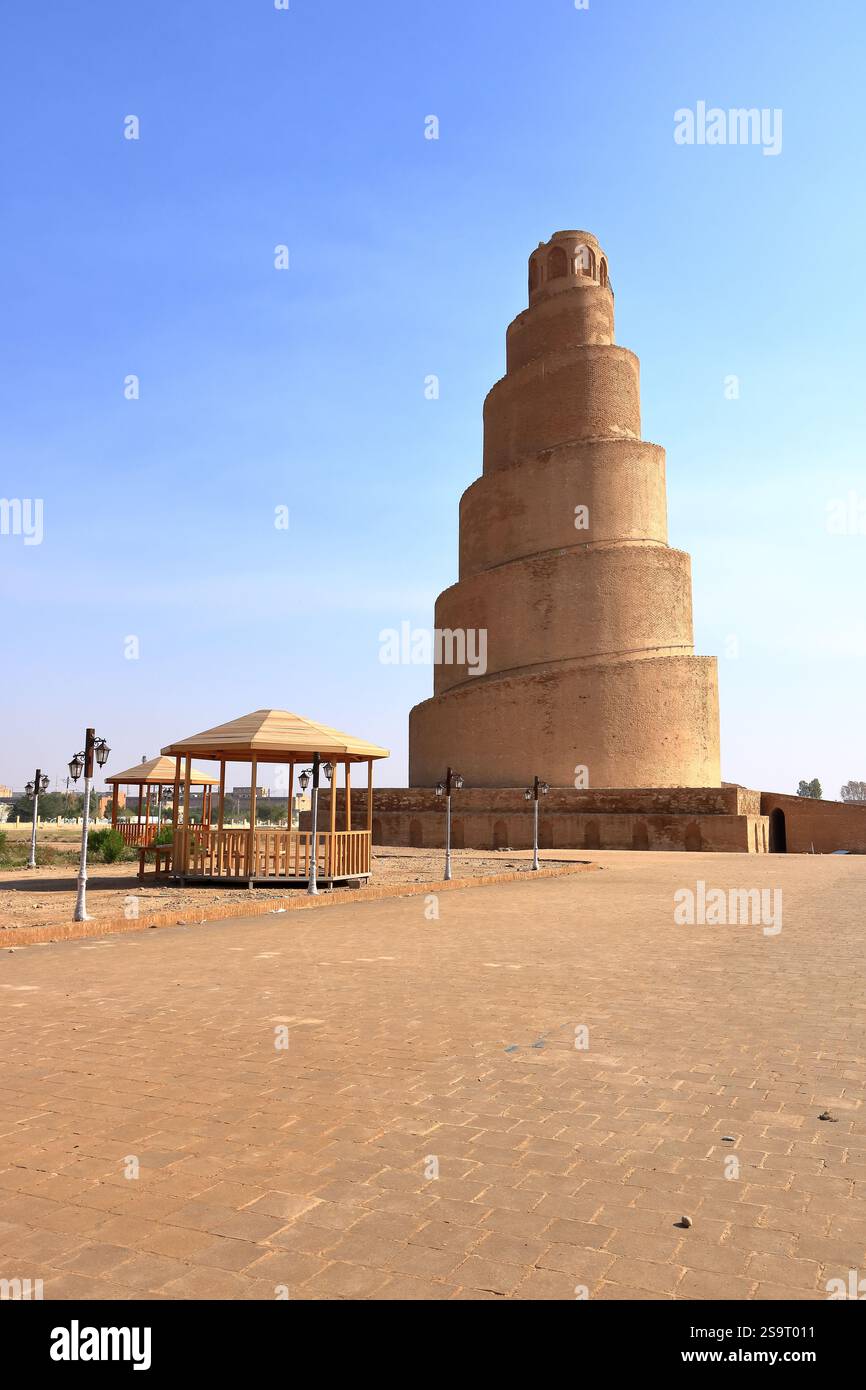 the top of the spiral minaret, Great Mosque Malwiya, Samarra, Iraq ...