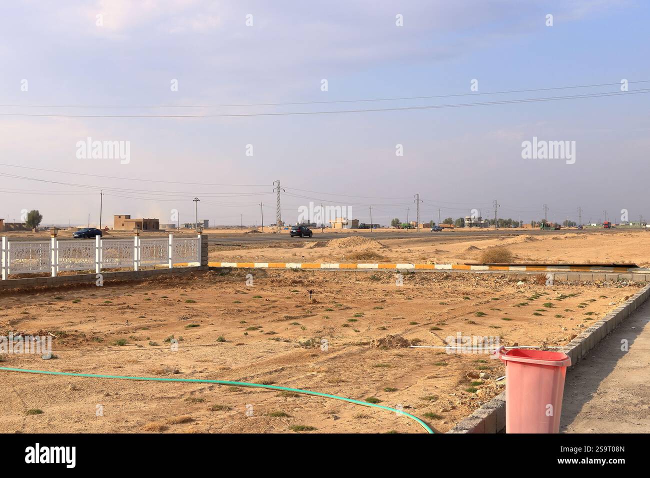 Road in the desert between Tikrit and Mosul in Iraq Stock Photo - Alamy
