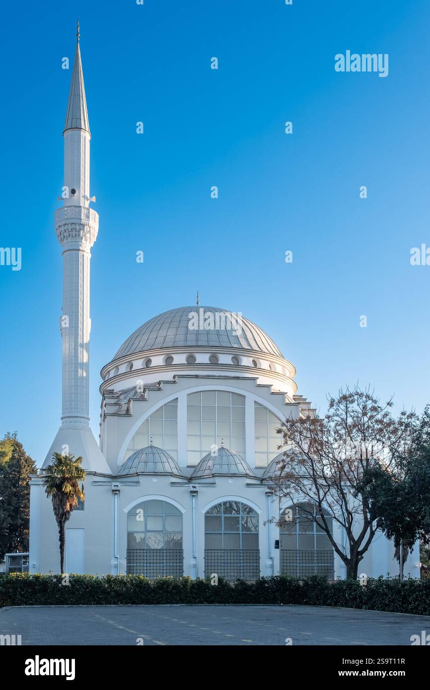 Al-Zamil Mosque with blue sky background. Abu Bekr Mosque Mosque of ...