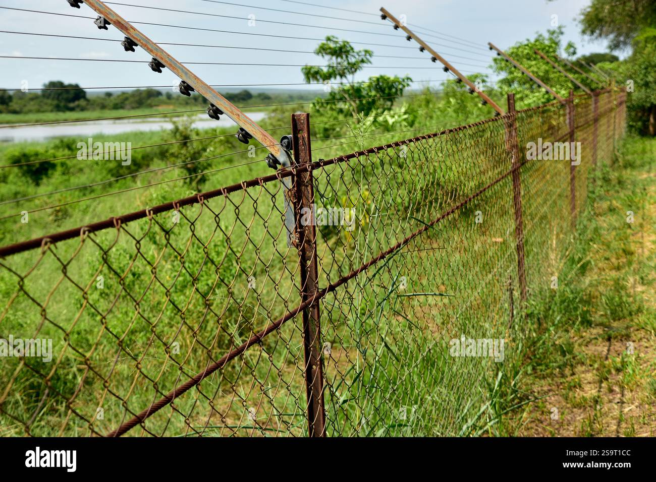 Electric wire fence protection at the accommodation - Kruger National ...