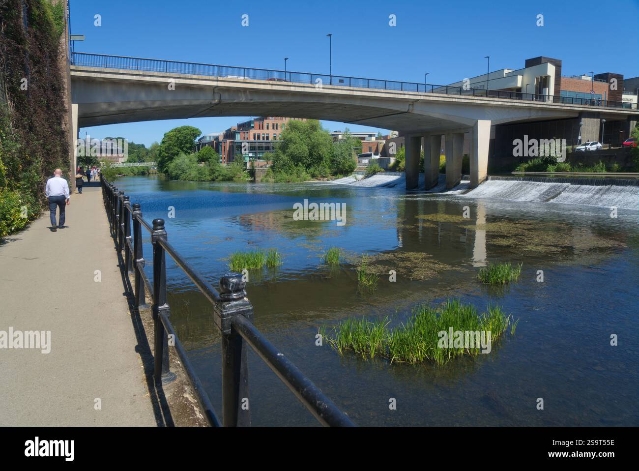 Durham, Looking north along the river Wear, from Riverside walk to ...