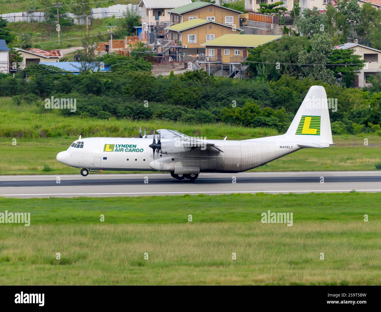 Lynden Air Cargo Hercules Lockheed C-130 landing. Aircraft used for ...