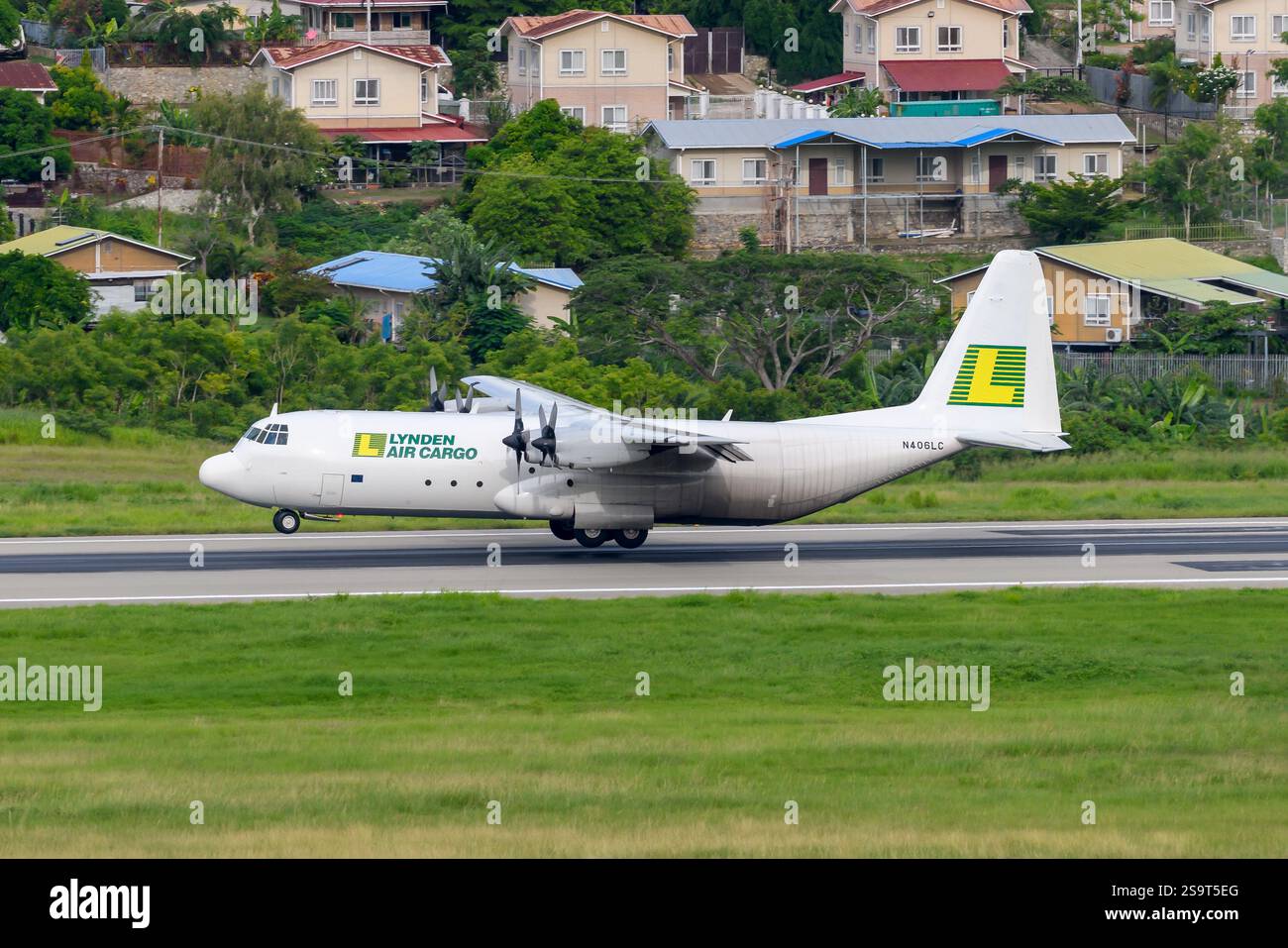 Lynden Air Cargo Hercules Lockheed C-130 landing. Aircraft used for ...