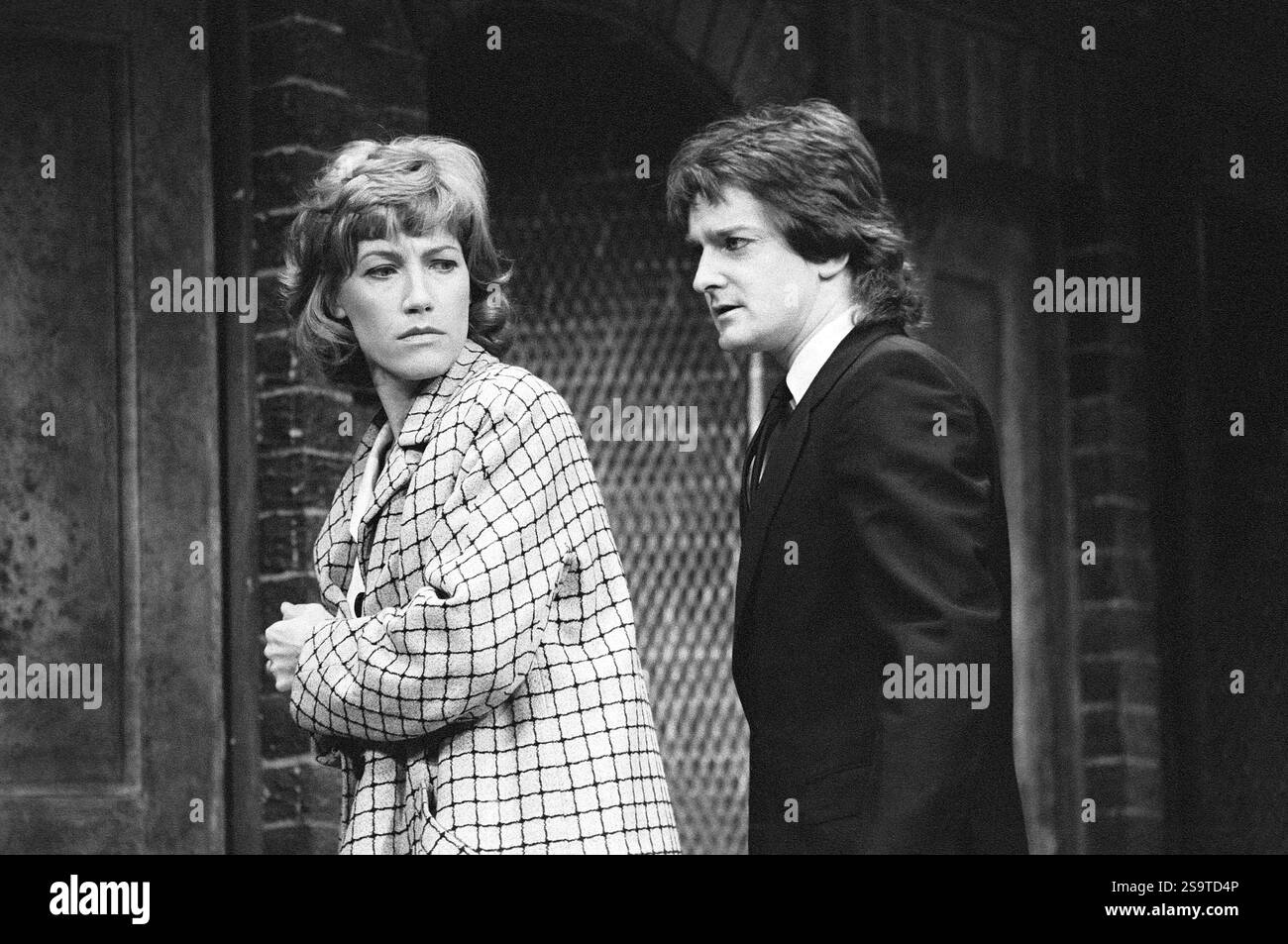Kiki Dee (Mrs Johnstone), Warwick Evans (Narrator) in BLOOD BROTHERS at ...