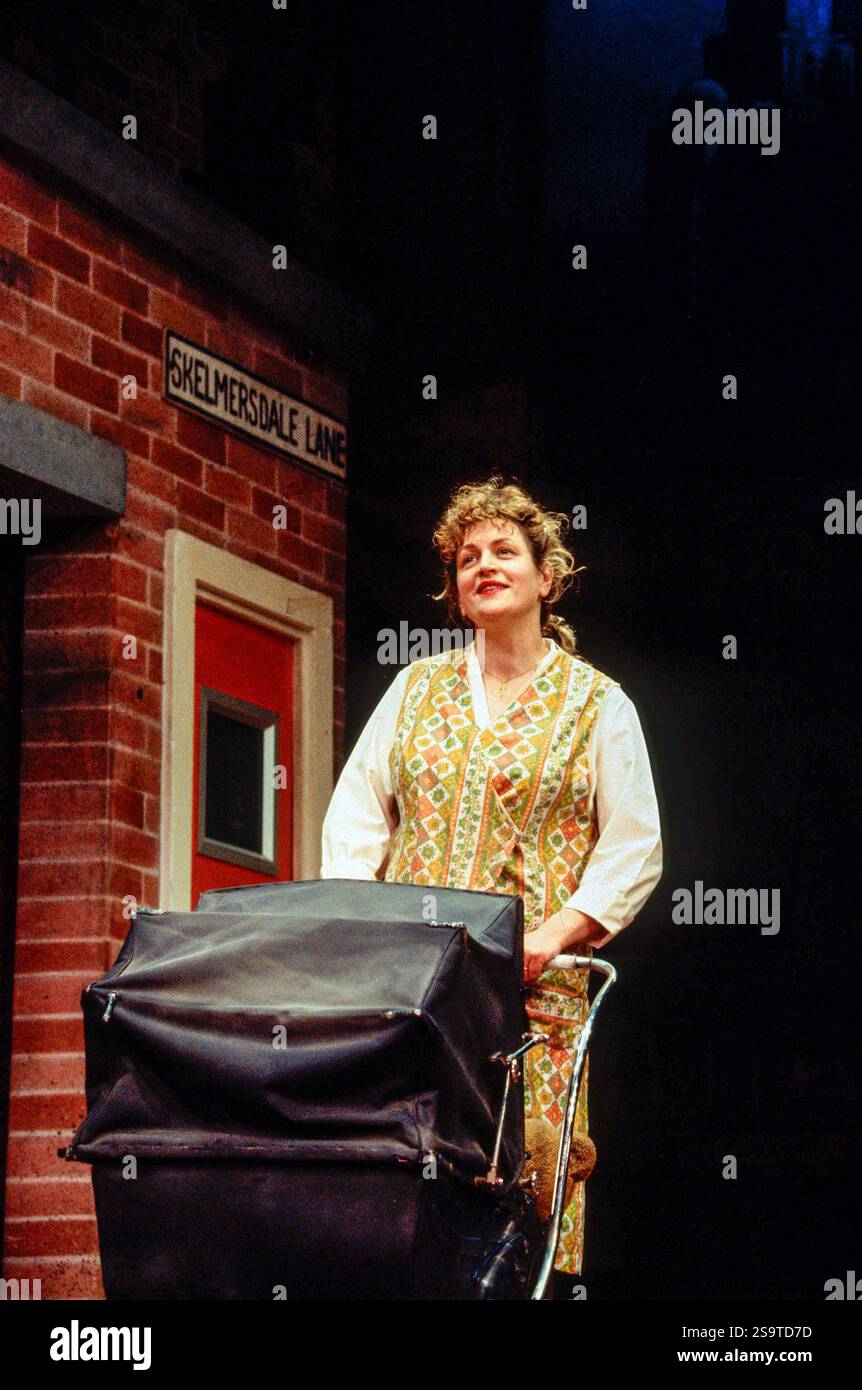 Barbara Dickson (Mrs Johnstone) in BLOOD BROTHERS at the Phoenix ...