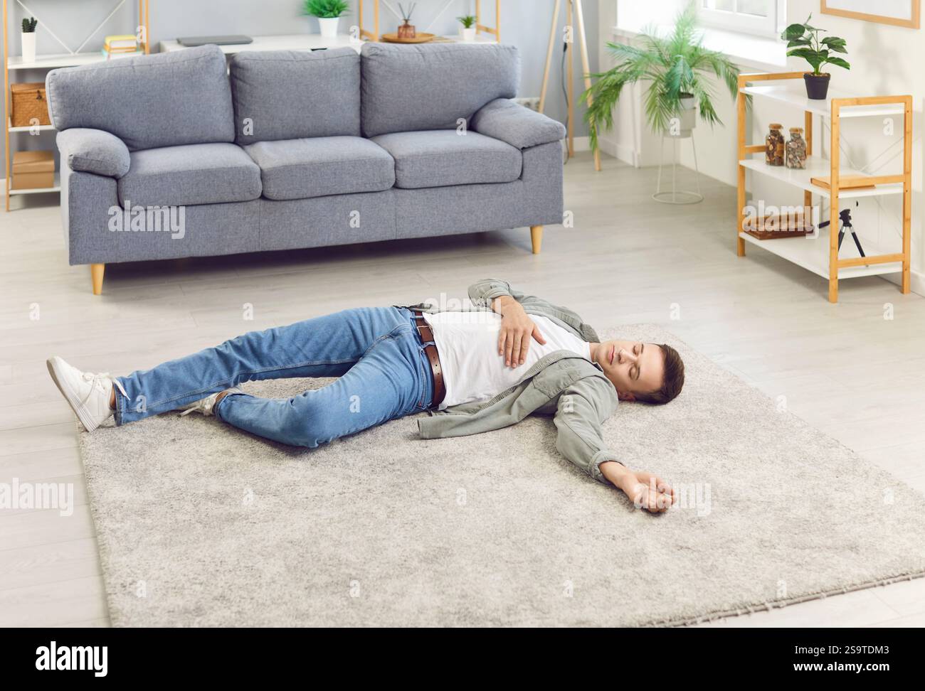 Man unconscious accident fall hi-res stock photography and images - Alamy