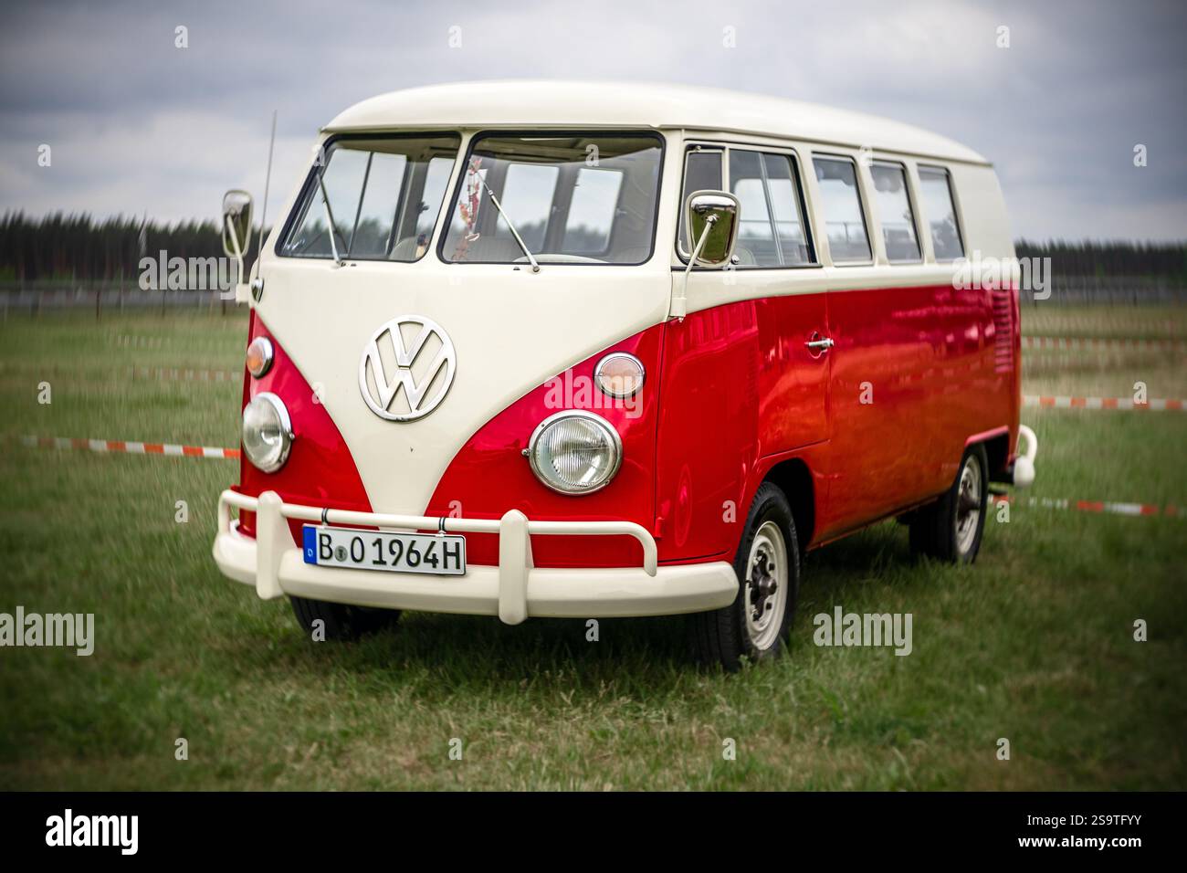 The volkswagen type 2 samba microbus hi-res stock photography and images - Alamy