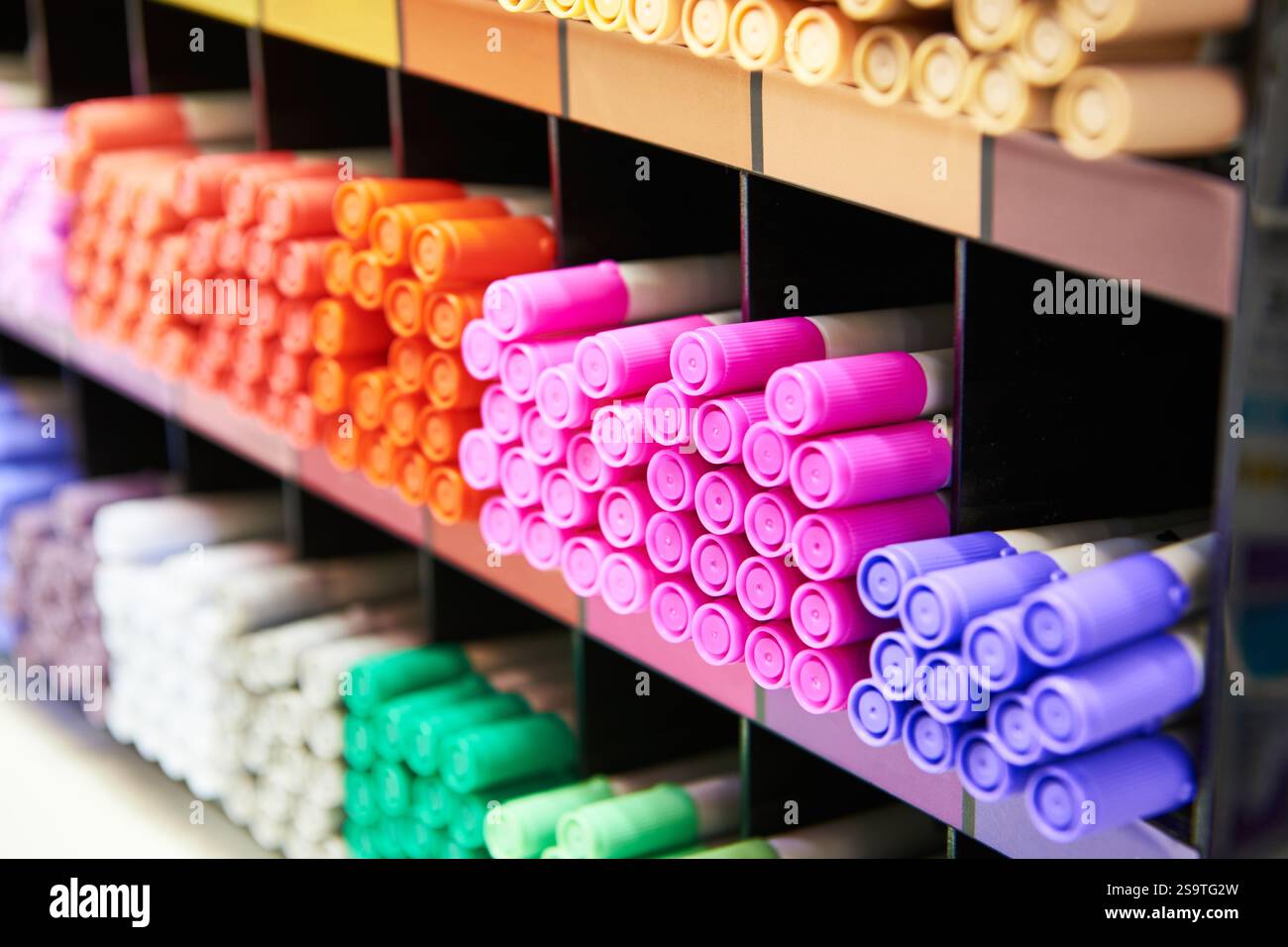 Markers rainbow colors on hi-res stock photography and images - Alamy