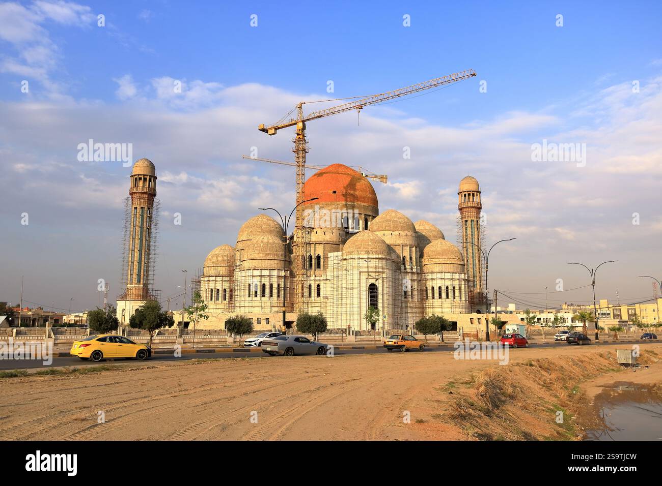 Mosul, Mossul in Iraq - November 17 2024: grand mosque in the city ...