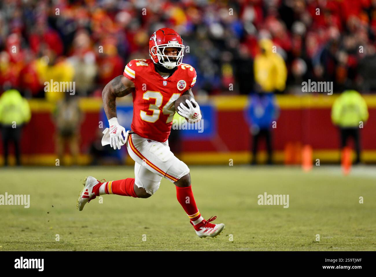Kansas City Chiefs running back Samaje Perine runs for a first down ...