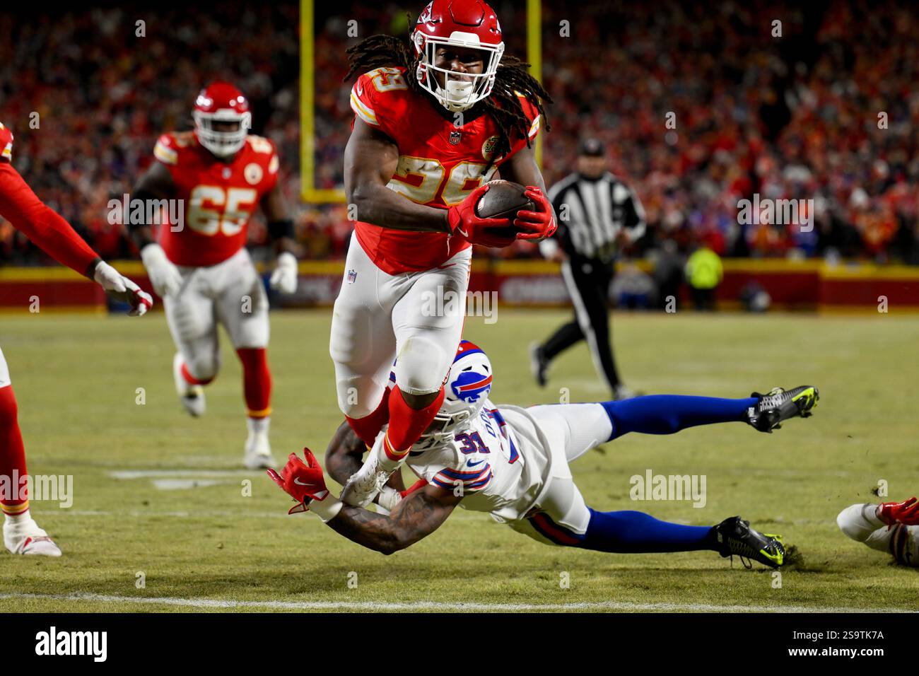 Buffalo Bills cornerback Rasul Douglas (31) is unable to stop Kansas ...