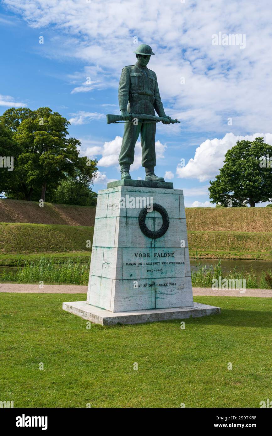 Our Fallen Statue at Fortress Kastellet in Copenhagen in Denmark Stock ...