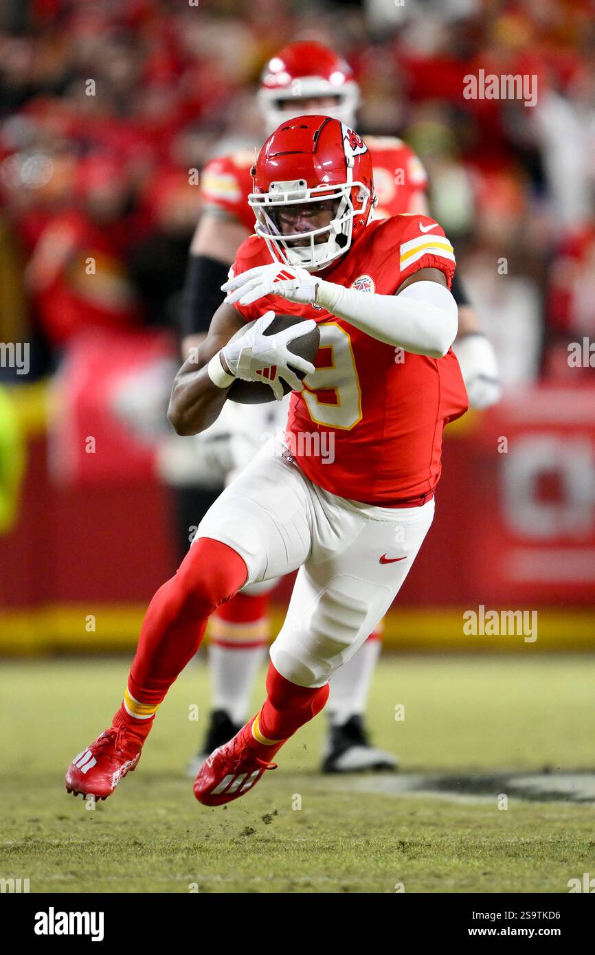Kansas City Chiefs wide receiver JuJu Smith-Schuster runs after a catch ...