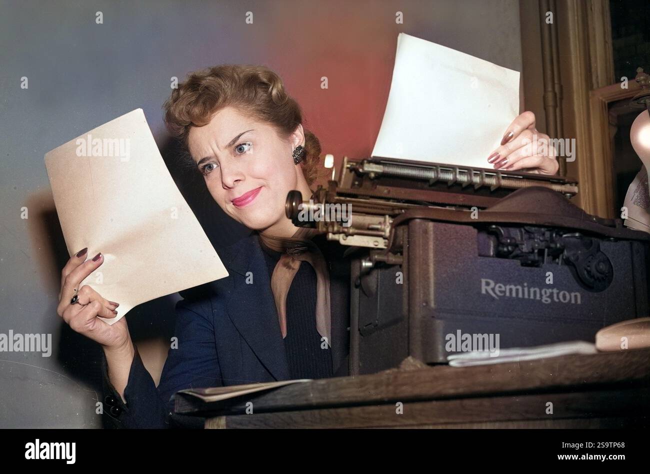 Typewriter 1950s hi-res stock photography and images - Alamy