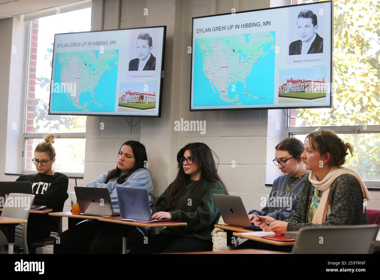 Ole Miss students attend the "Bob Dylan and the South" class taught by ...