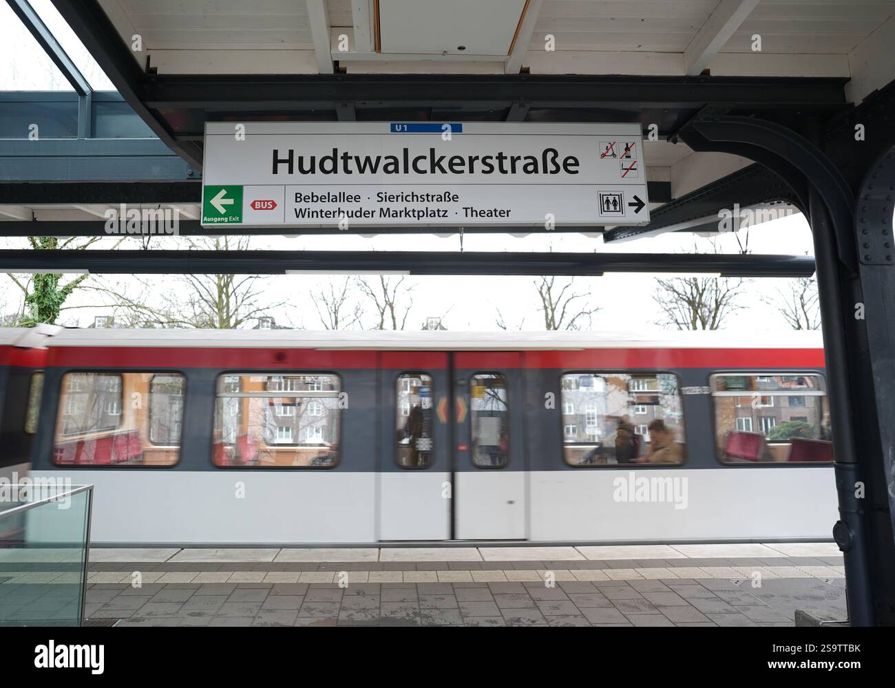 Hamburg, Germany. 24th Jan, 2025. A subway train on line U3 arrives at ...