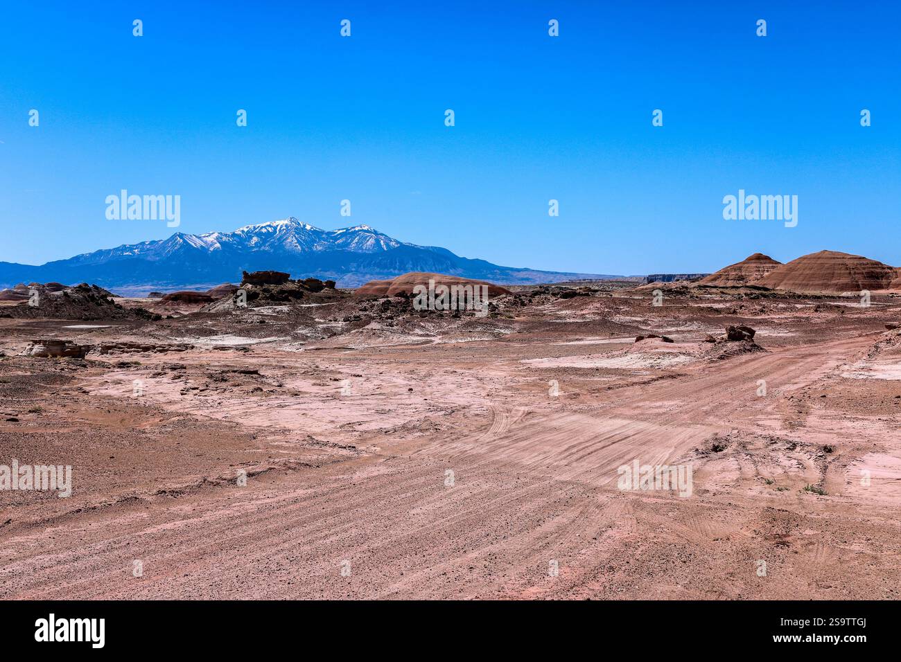 Otherworldly Bentonite Hills in the Utah desert near Hanksville Utah ...