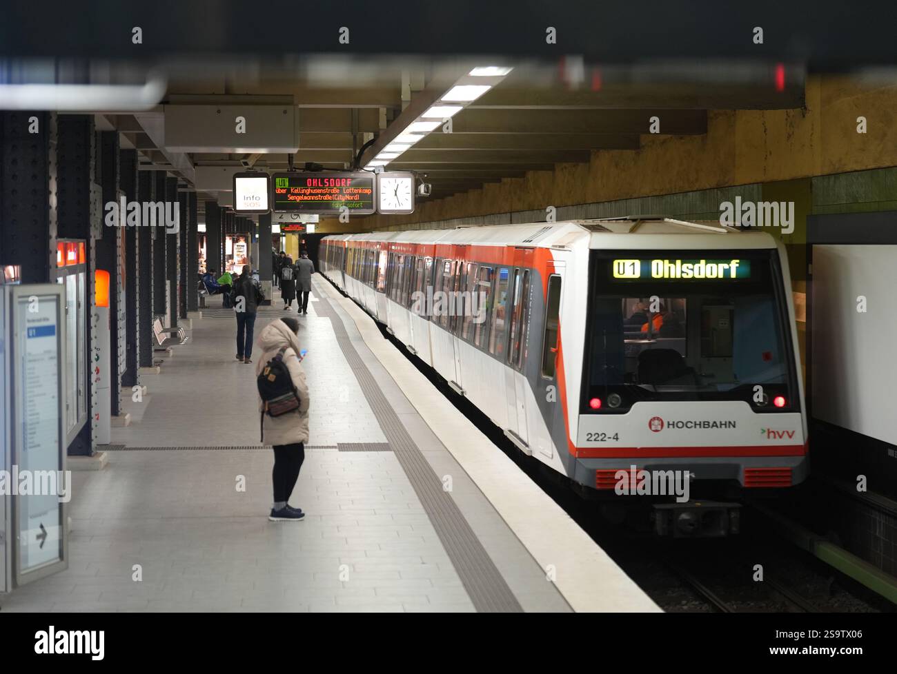 24 January 2025, Hamburg: A subway train on line U1 arrives at ...