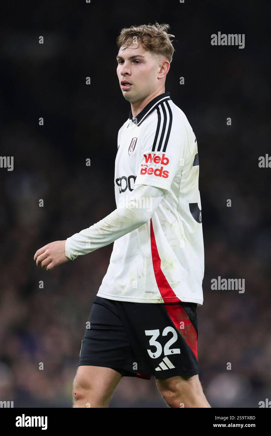 London, UK. 26th Jan, 2025. Fulham midfielder Emile Smith Rowe (32 ...