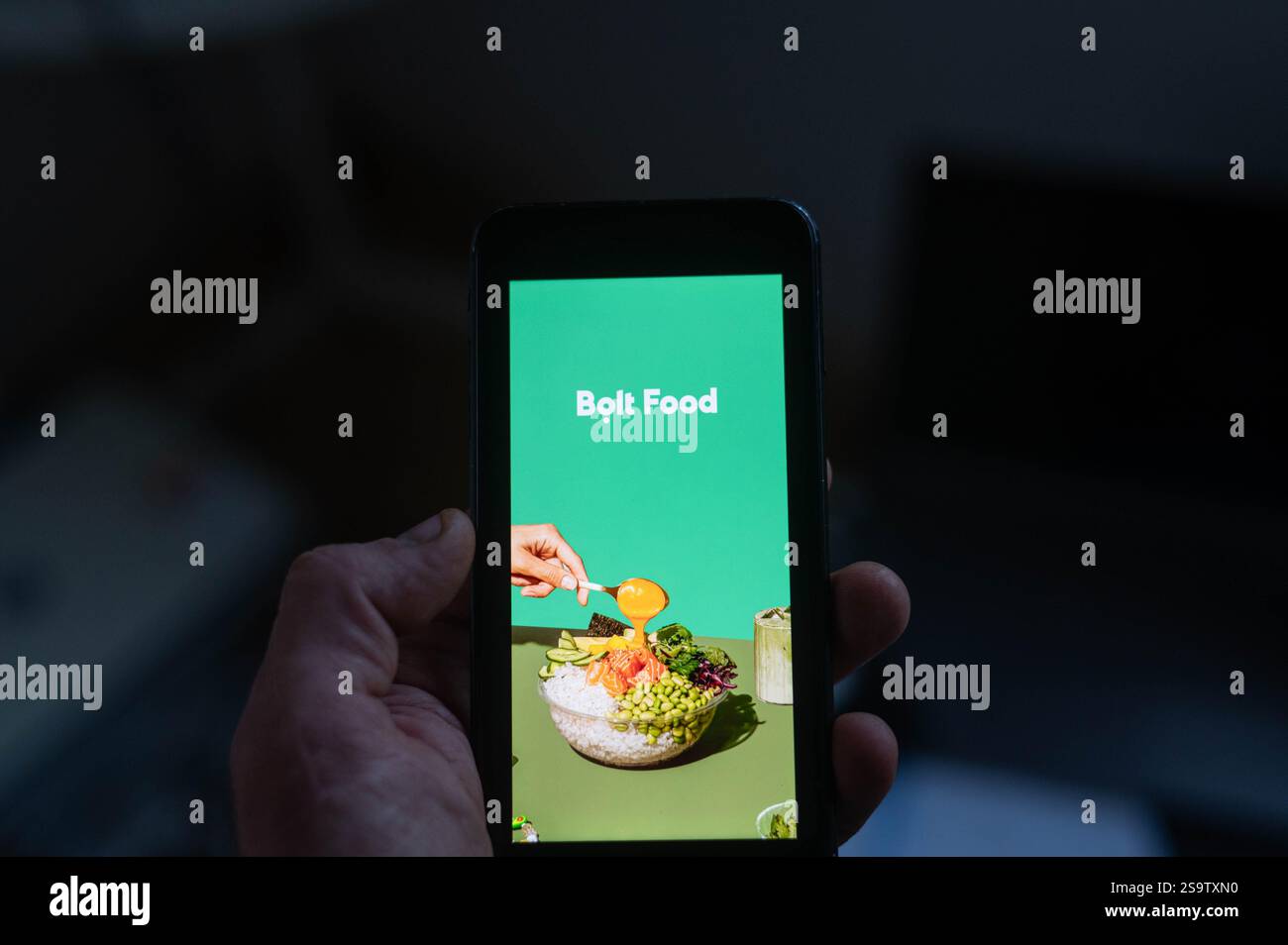 Food delivery phone alarm hi-res stock photography and images - Alamy