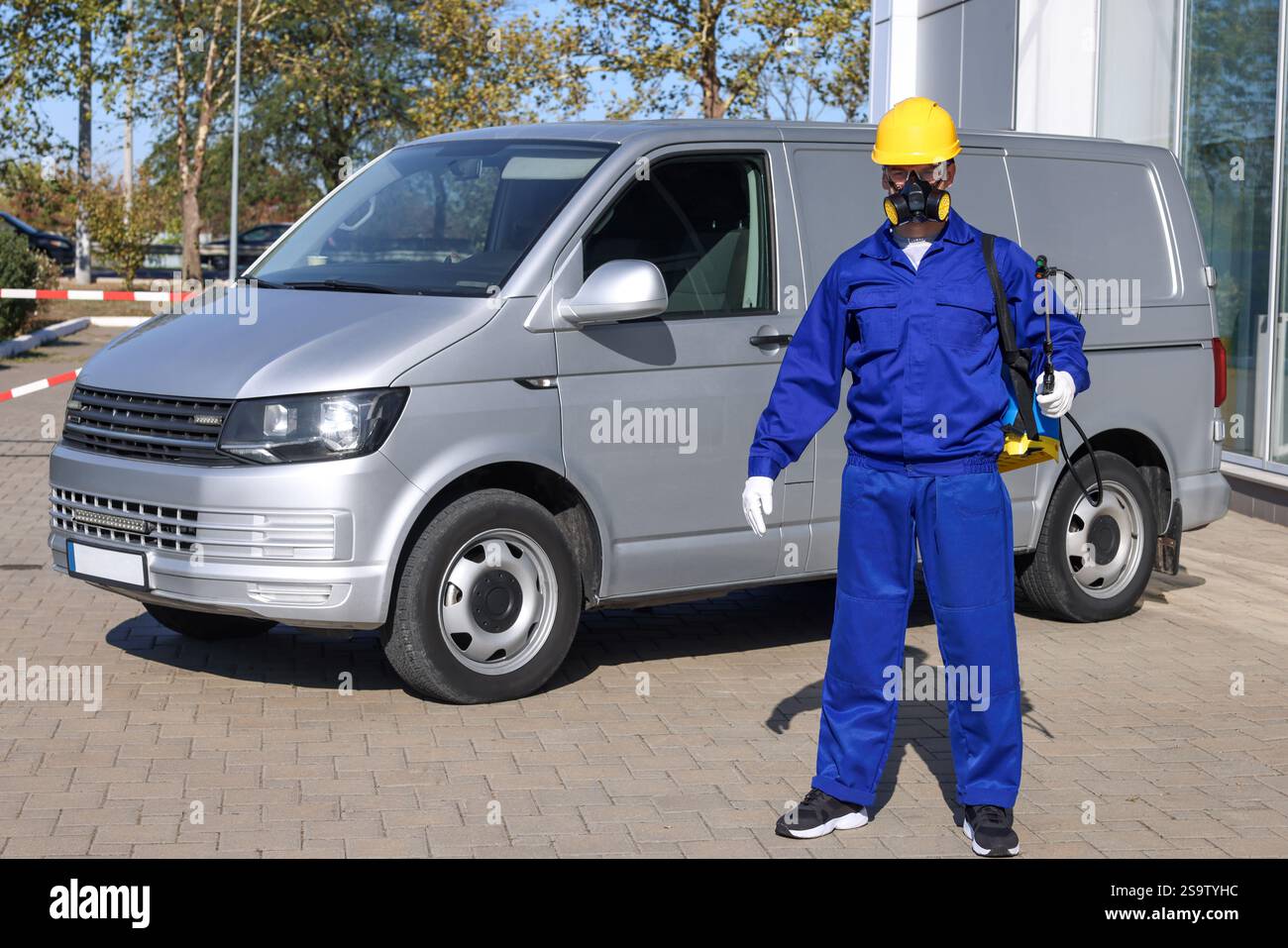 Pest control worker with spray tank outdoors Stock Photo - Alamy