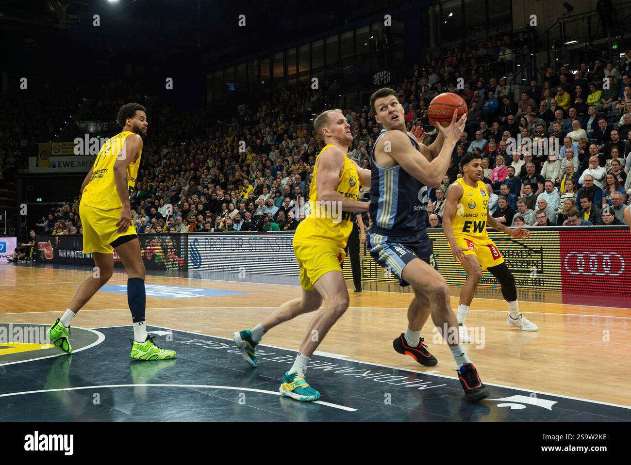27.01.2025, EWE Arena, Oldenburg, GER, easy Credit-BBL, EWE Baskets ...
