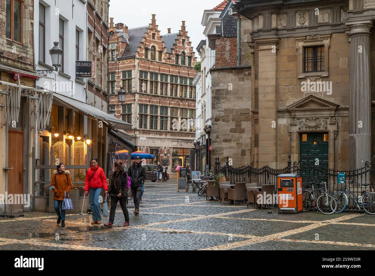 People walk through pleasant hi-res stock photography and images - Alamy