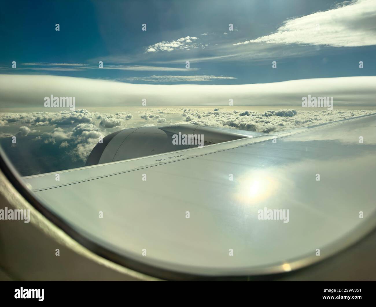 Witness the turbine of an Atlantic flight: Crossing with a commercial ...