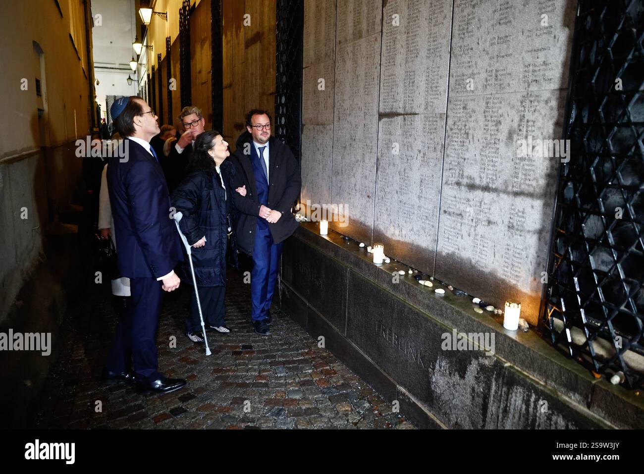 Prince Daniel with Holocaust survivor Hania Rosenberg and Aron ...