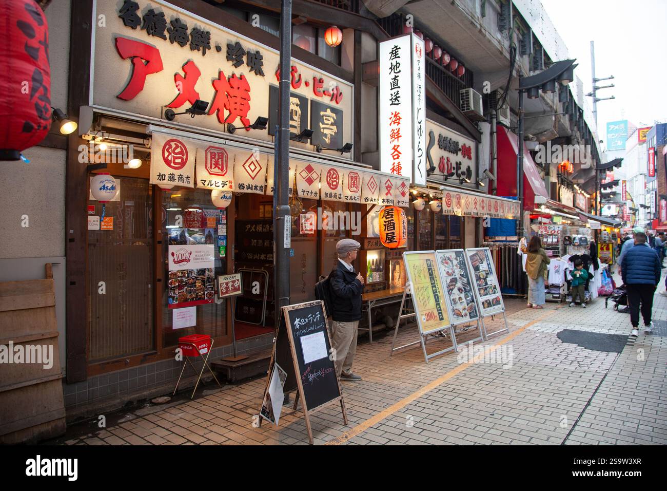 Shops and restaurants in the famous shopping district Ueno Ameyoko ...