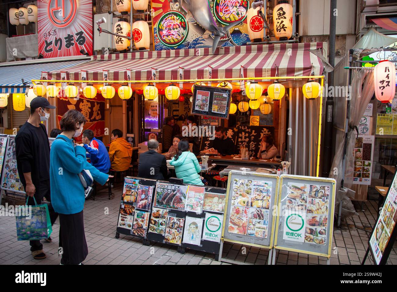 Shops and restaurants in the famous shopping district Ueno Ameyoko ...