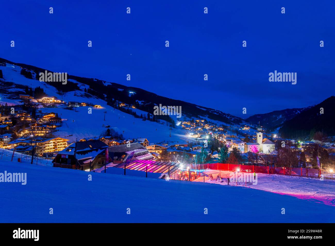 Saalbach-Hinterglemm: church and village Saalbach, Glemmtal Valley ...