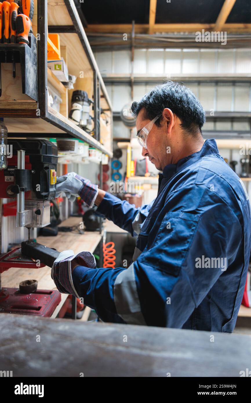 Using drill press in hi-res stock photography and images - Alamy