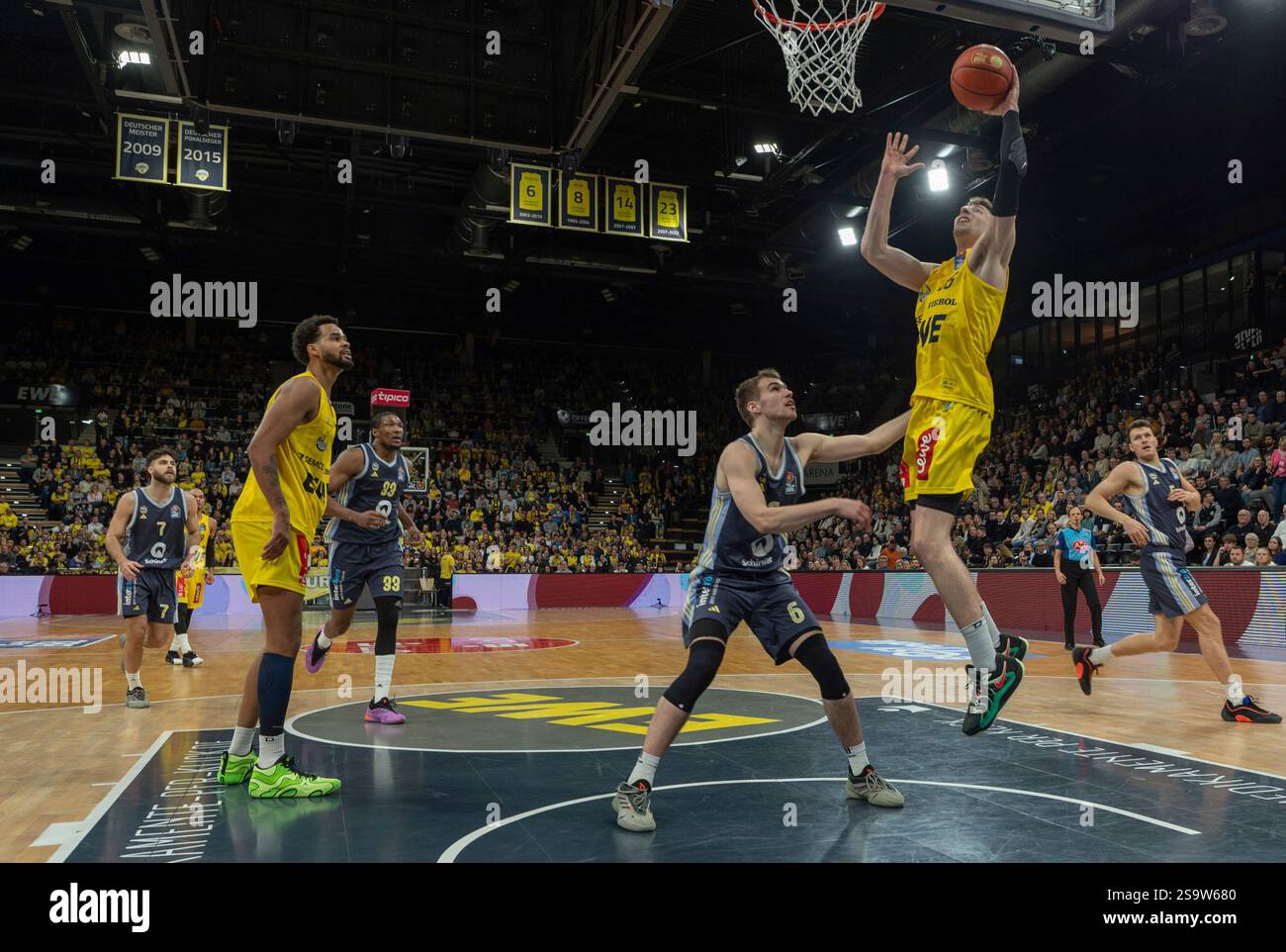 27.01.2025, EWE Arena, Oldenburg, GER, easy Credit-BBL, EWE Baskets ...