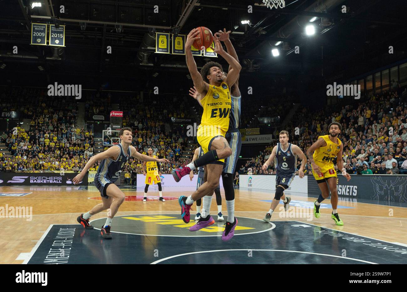 27.01.2025, EWE Arena, Oldenburg, GER, easy Credit-BBL, EWE Baskets ...