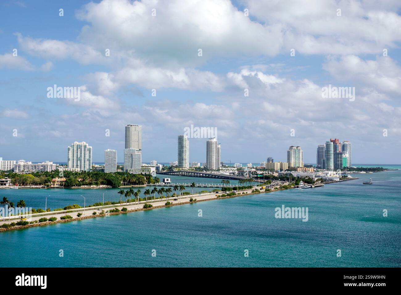 Miami Beach Florida,MacArthur Causeway traffic,Biscayne Bay Government ...