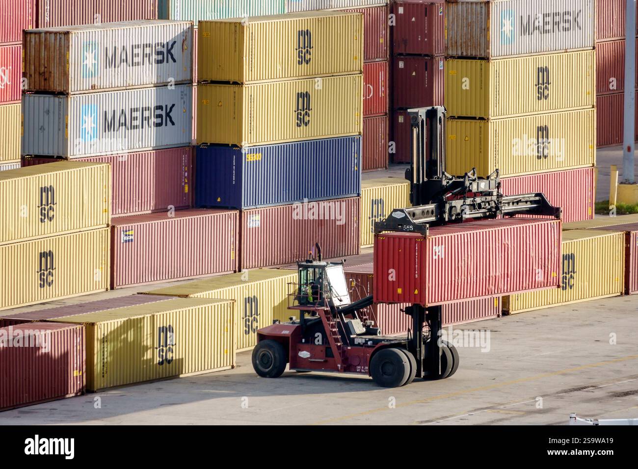Reach stacker container handler hi-res stock photography and images - Alamy
