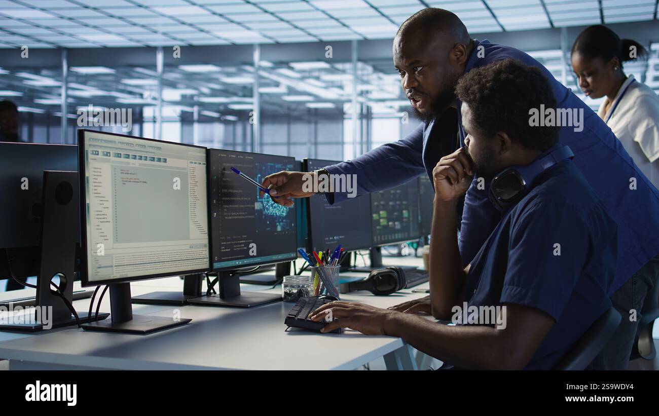 Data center supervisor overseeing work hi-res stock photography and images - Alamy