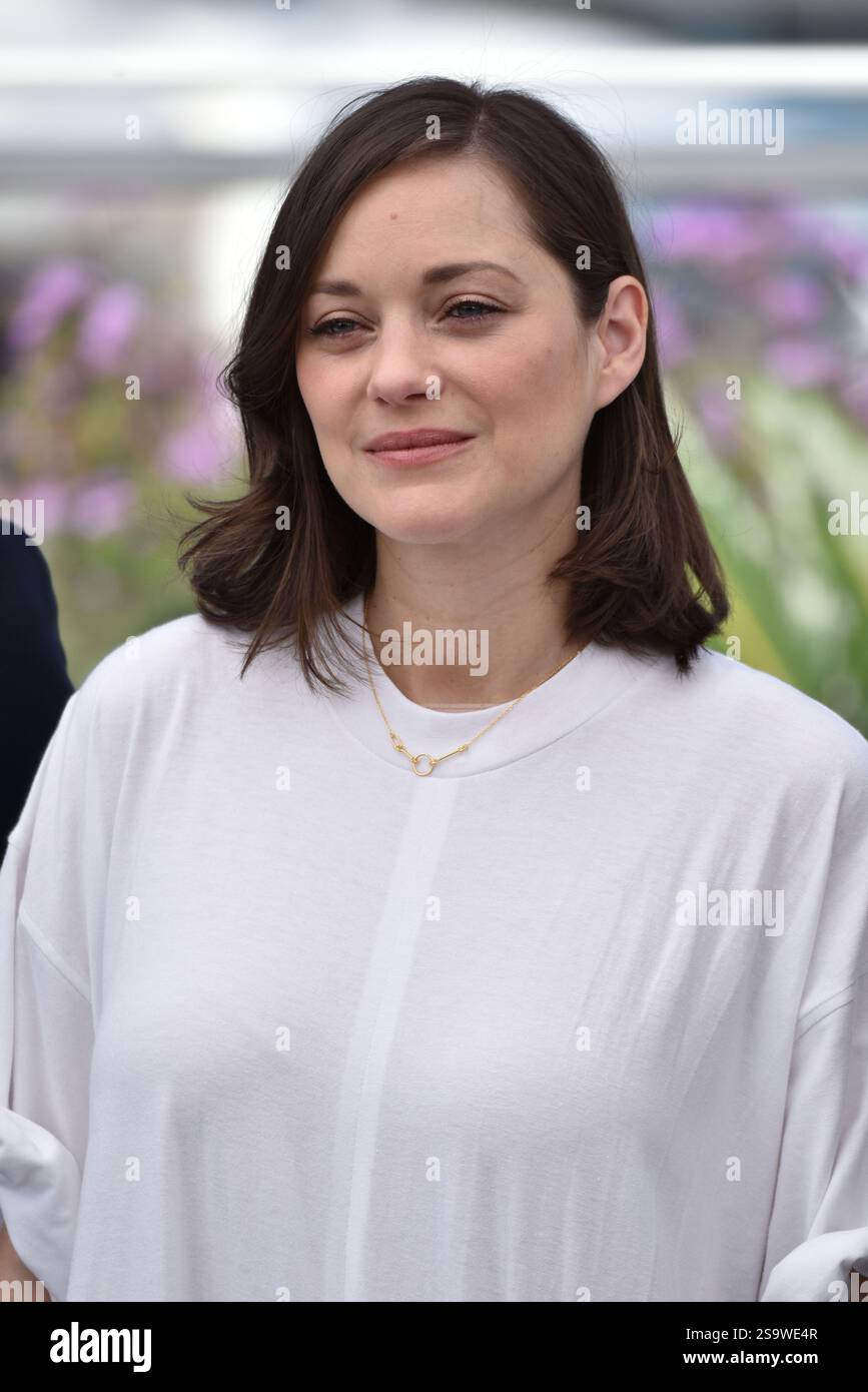Marion Cotillardphotocall for opening film - 'Les Fantomes D'Ismael ...