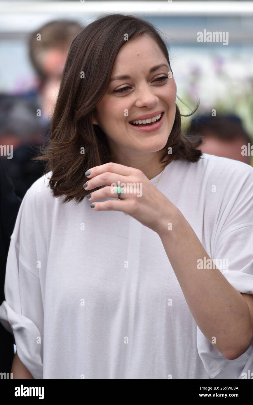 Marion Cotillardphotocall for opening film - 'Les Fantomes D'Ismael ...