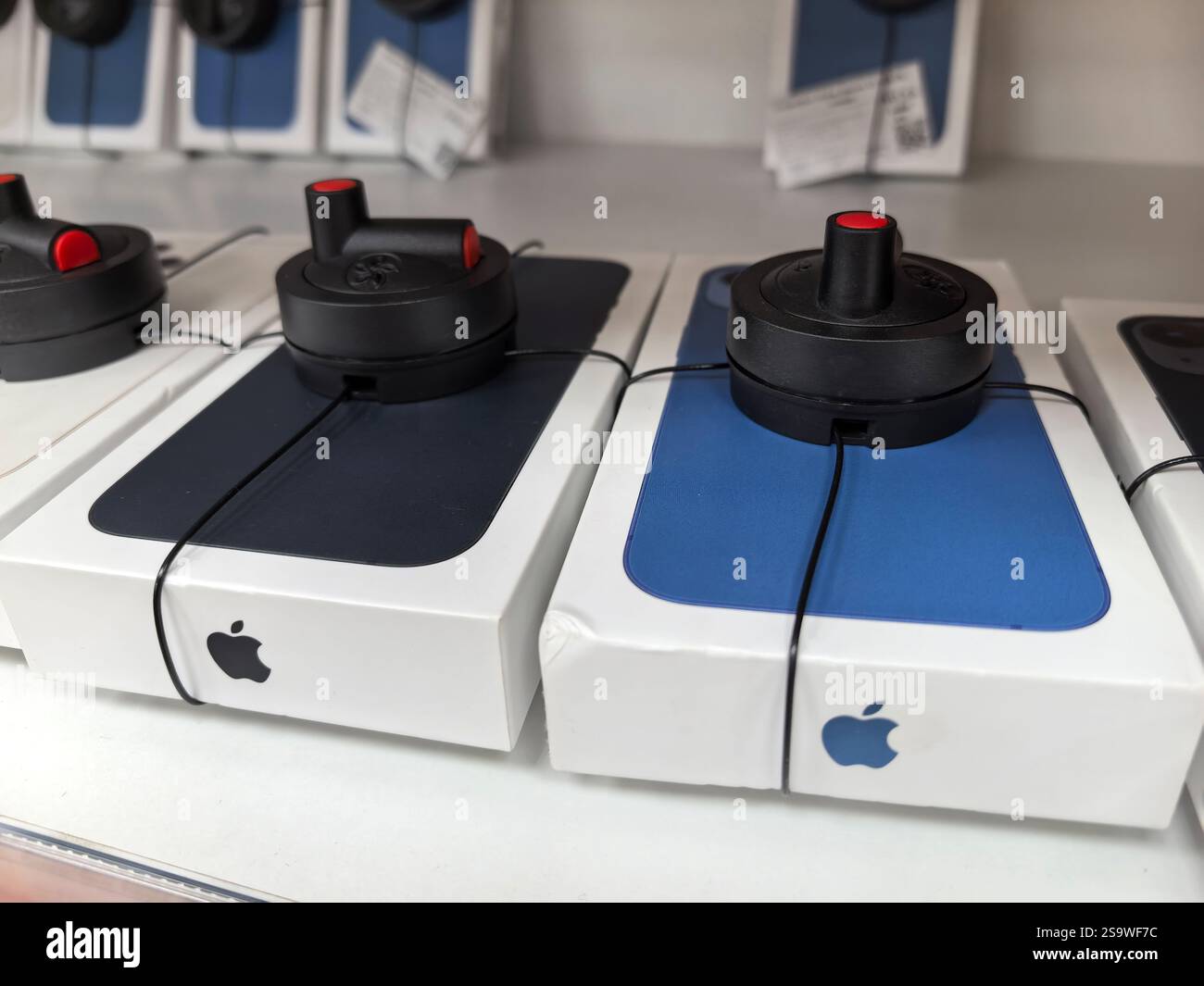 Tech products on a shelf hi-res stock photography and images - Alamy