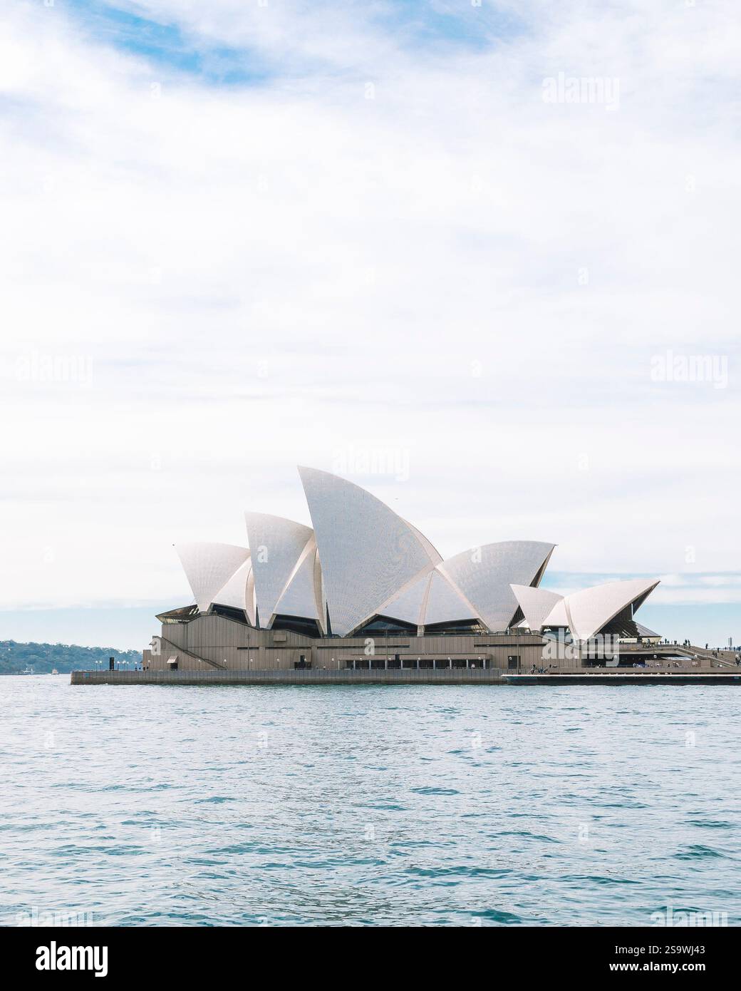 Stunning photographs of the iconic Sydney Opera House, a world-renowned ...