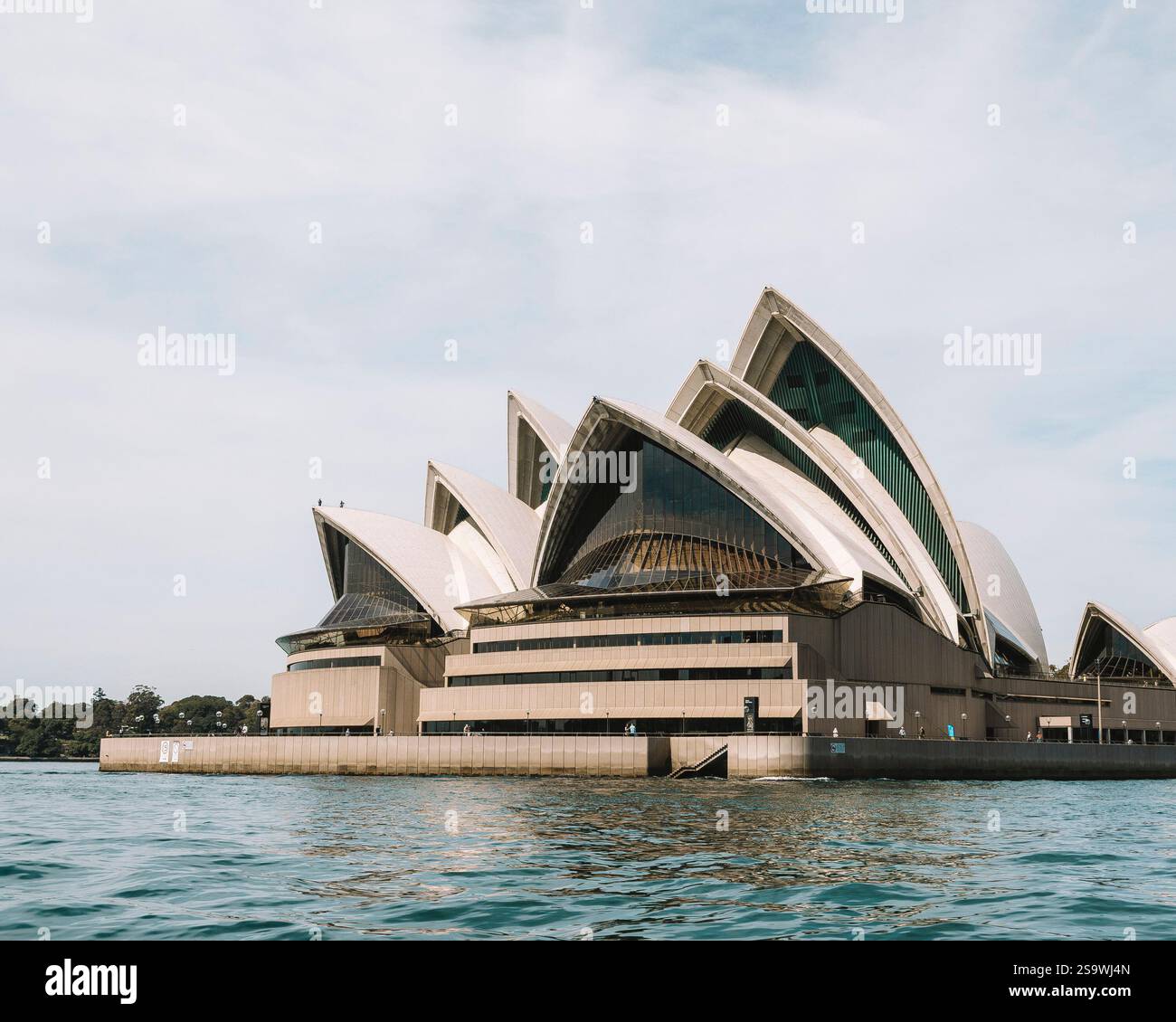 Stunning photographs of the iconic Sydney Opera House, a world-renowned ...