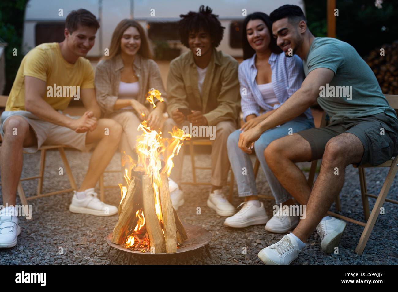 Bonfire night campsite near motorhome hi-res stock photography and ...